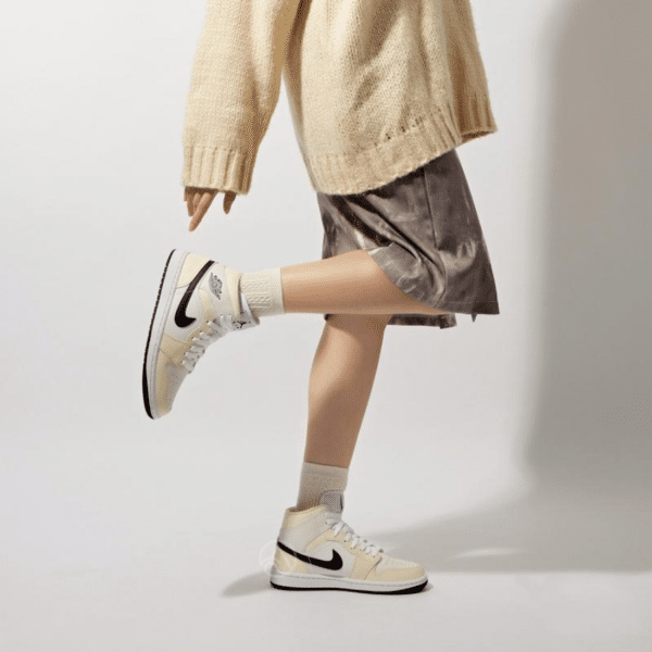 Giày Nike Air Jordan 1 Mid 'Coconut Milk' BQ6472-121