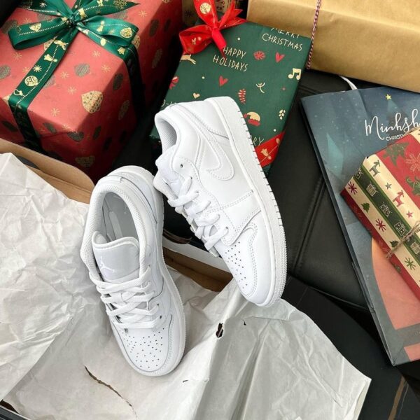 Giày Nike Air Jordan 1 Low 'Triple White' (GS)553560-130 / 553560-136