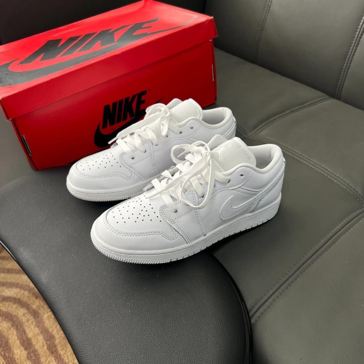 Giày Nike Air Jordan 1 Low 'Triple White' (GS)553560-130 / 553560-136