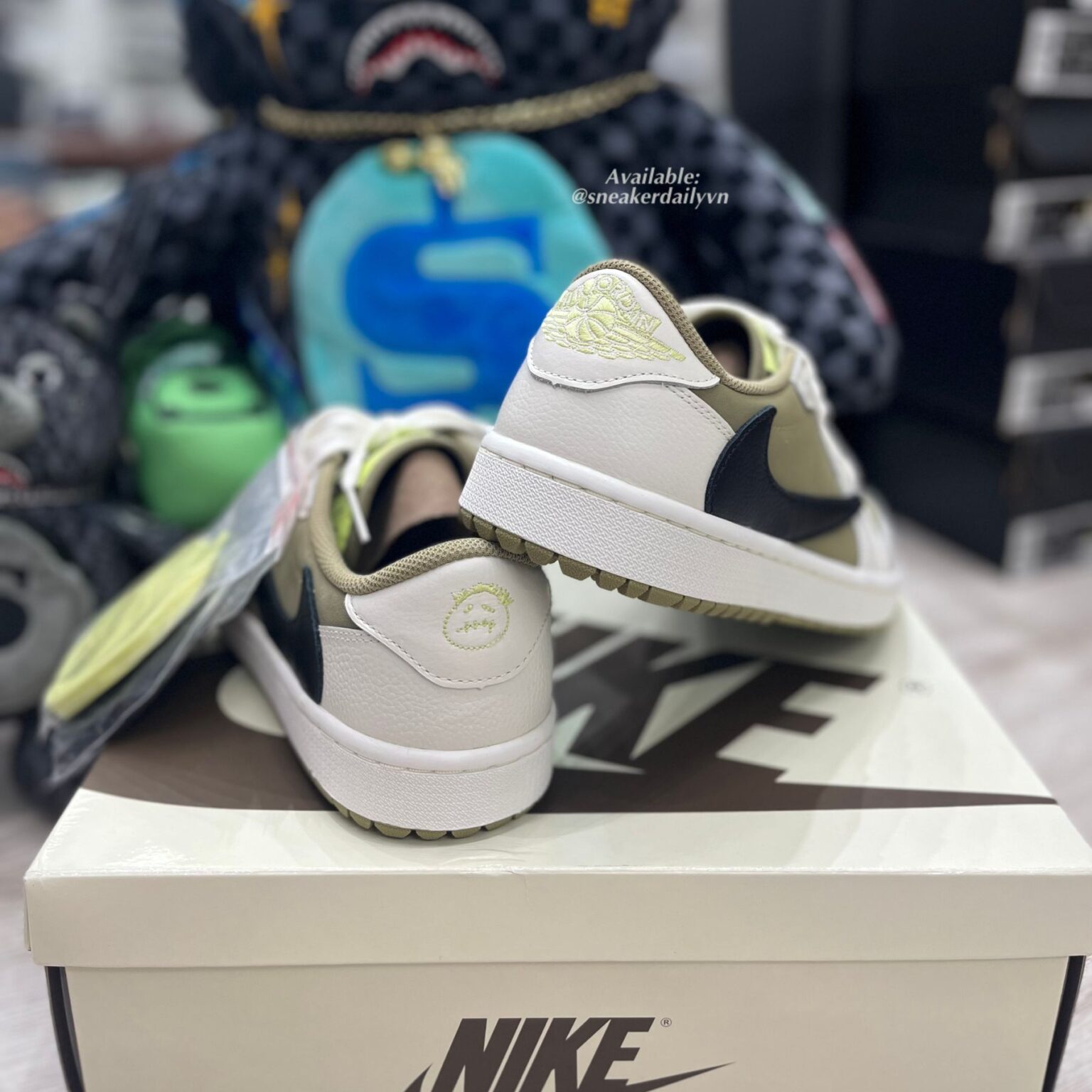 Giày Travis Scott x Air Jordan 1 Low Golf 'Neutral Olive' FZ3124-200