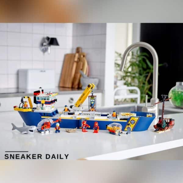 Lego Ocean Exploration Ship 60266