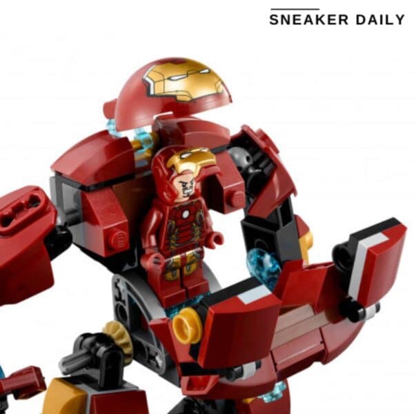 Lego Super Heroes The Hulk Buster Smash 76031