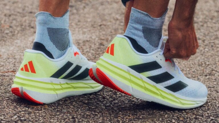 Giày chạy Asics hay Adidas tốt hơn? So sánh chi tiết từ A-Z