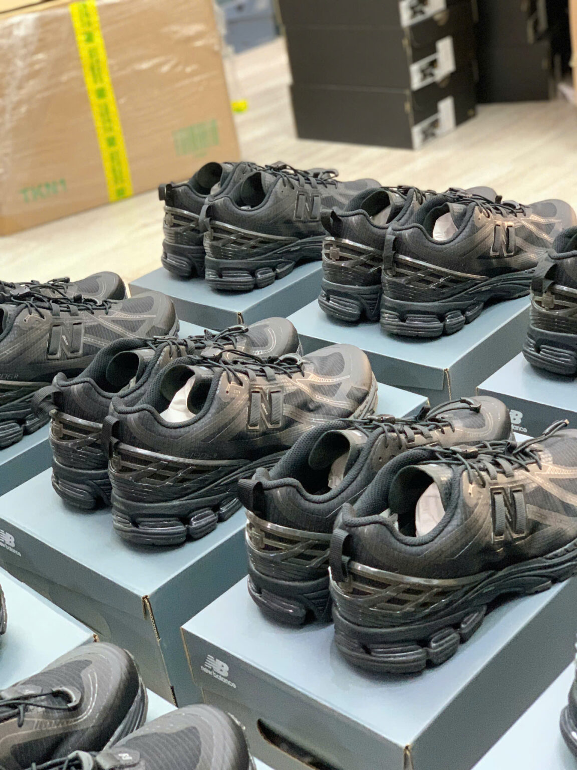 Giày New Balance 1906R 'Black Out Pack' U1906RNB